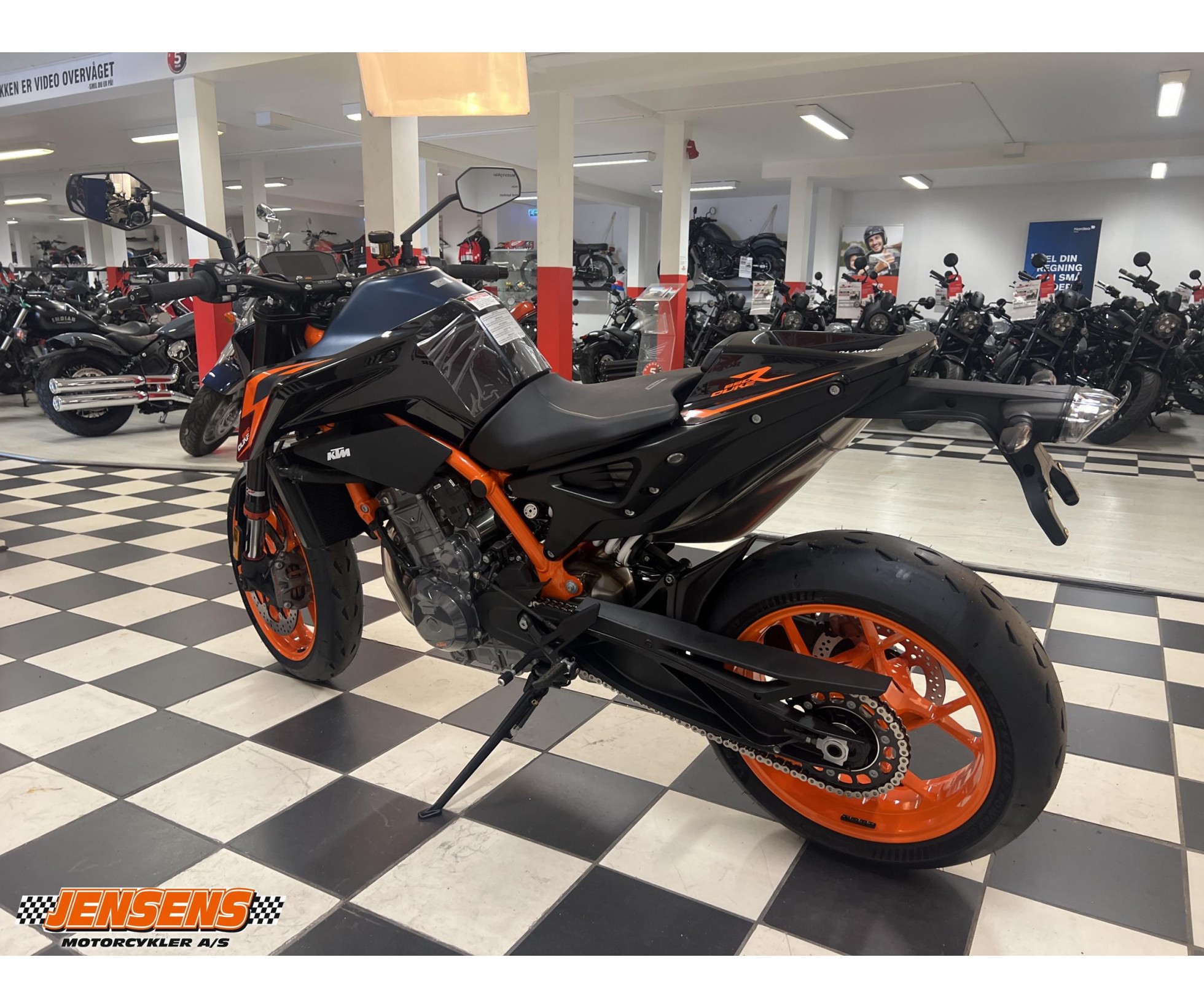 KTM 890 Duke R