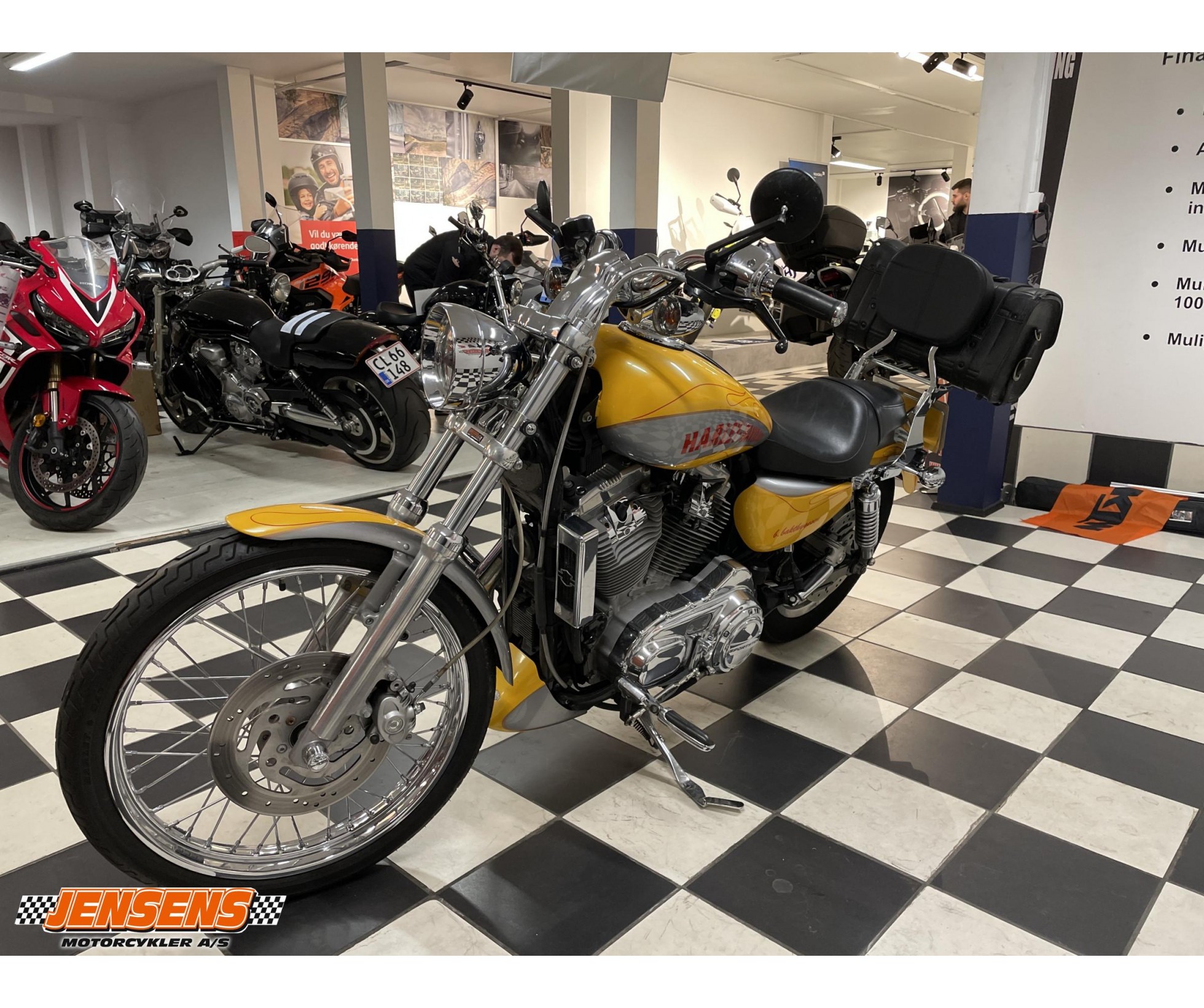 Harley-Davidson XL883C Sportster Custom