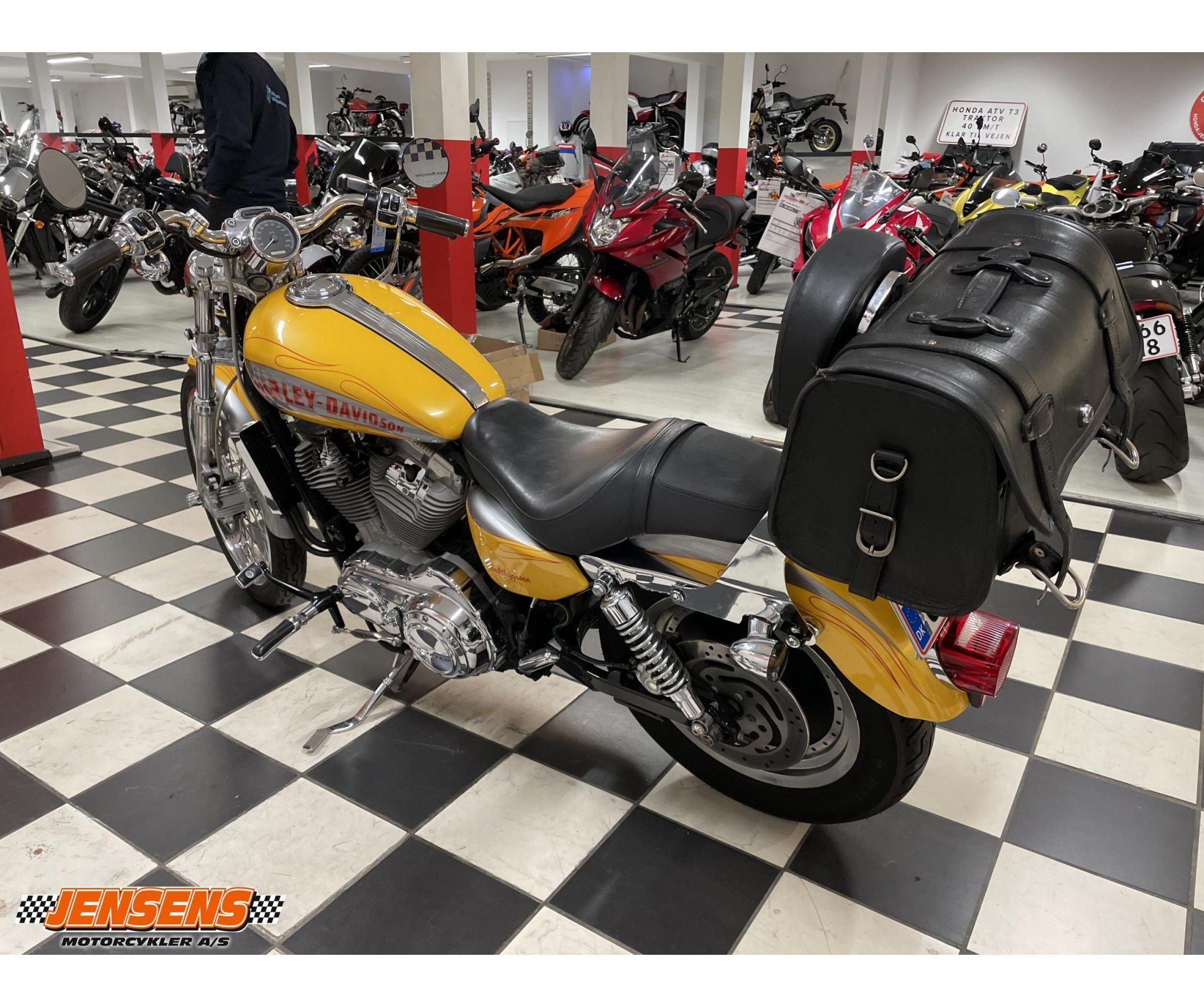 Harley-Davidson XL883C Sportster Custom