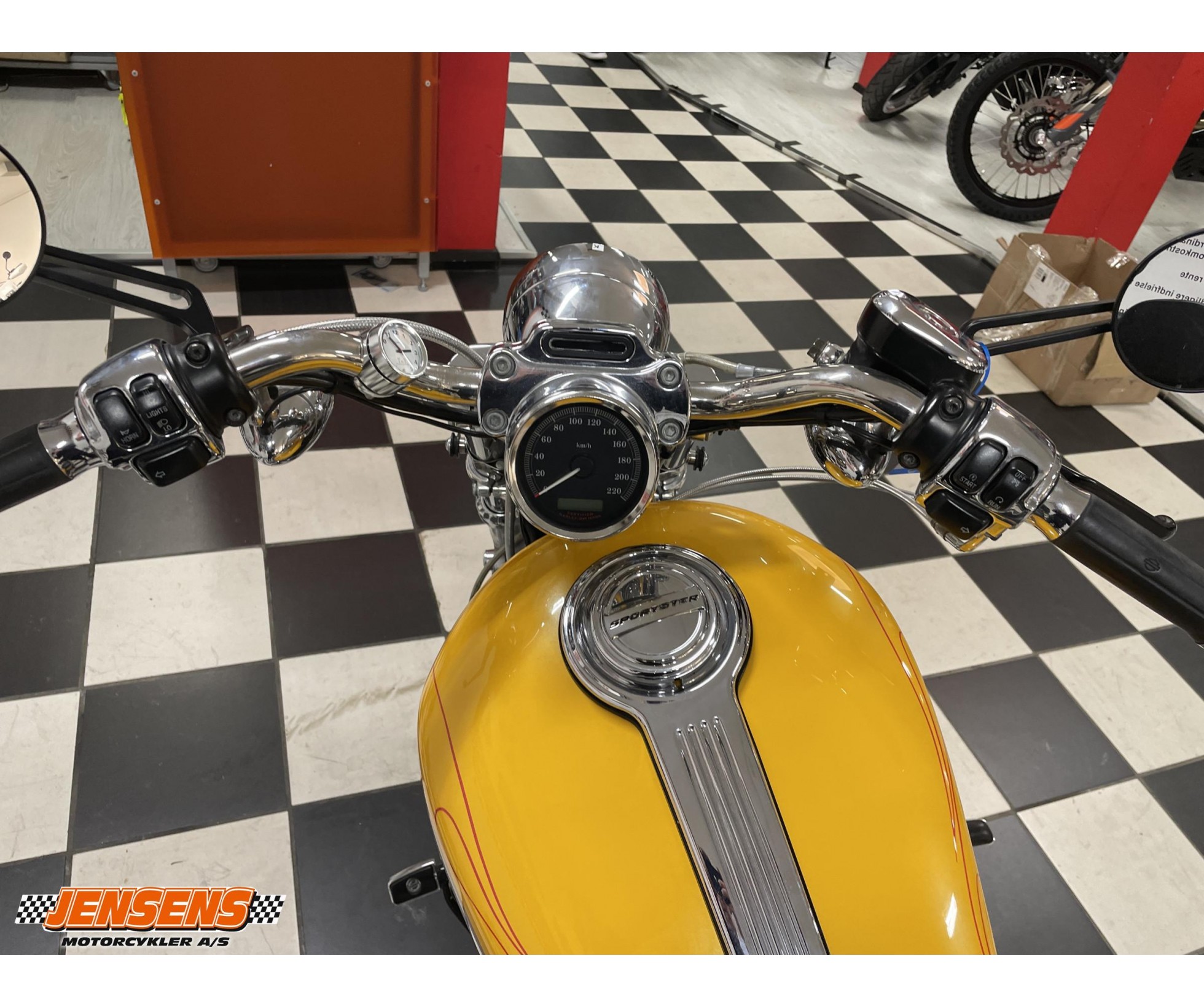 Harley-Davidson XL883C Sportster Custom