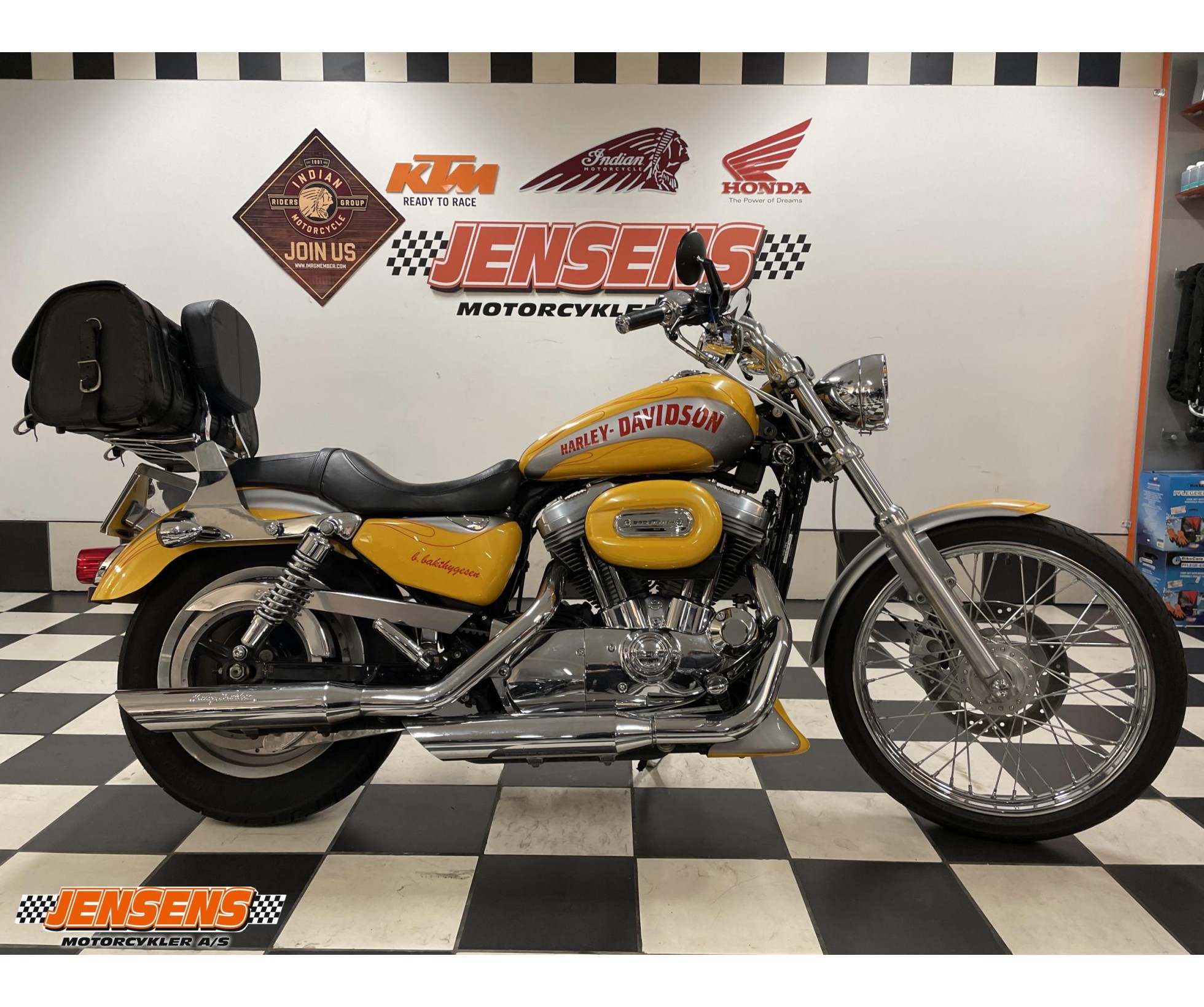 Harley-Davidson XL883C Sportster Custom